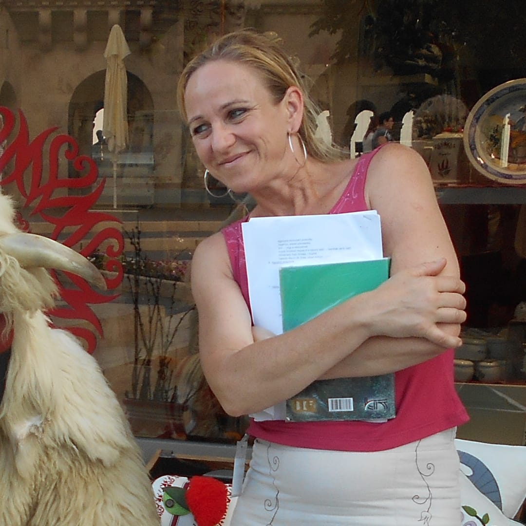 Emoke - The Cheerful Guide