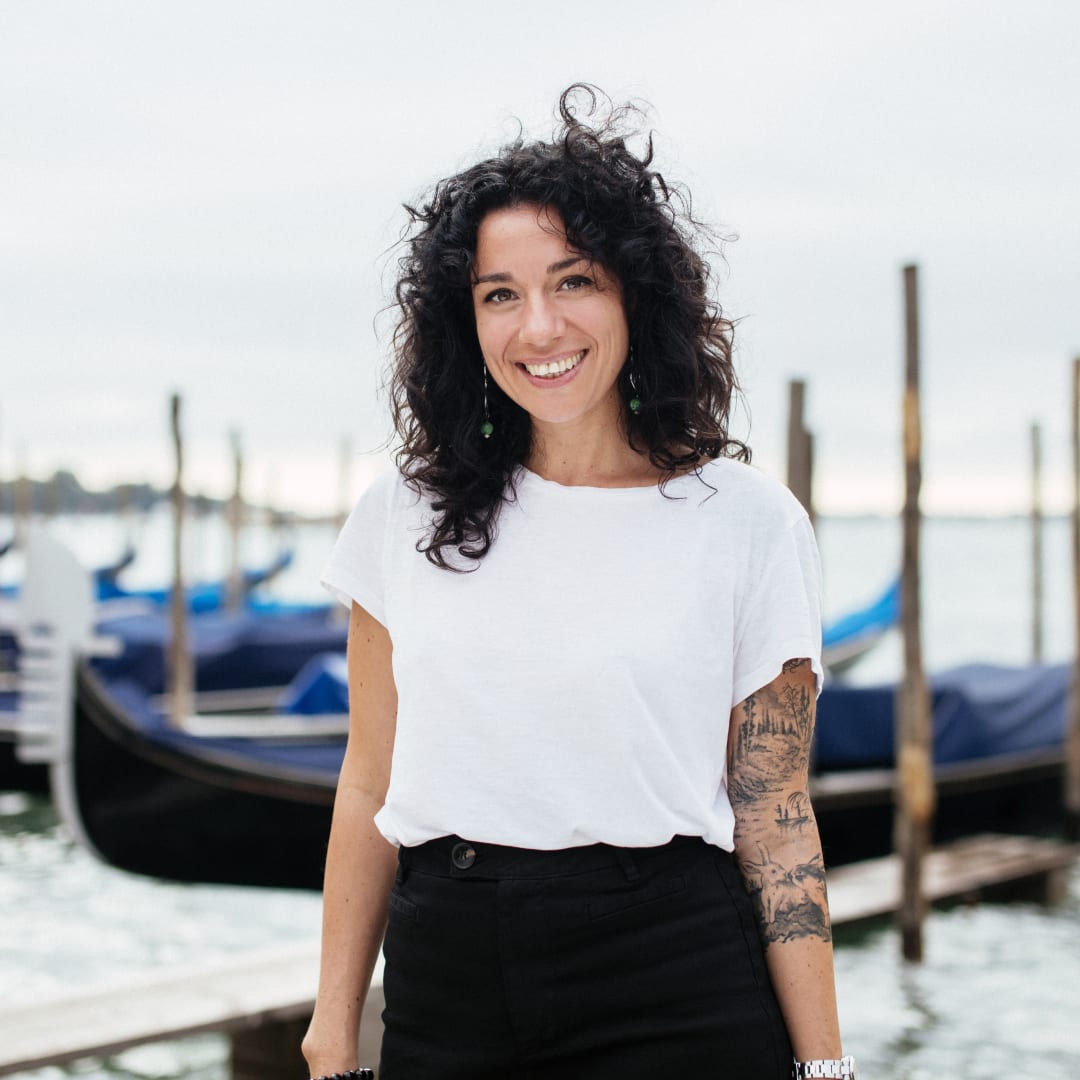 Veronica - Art & Music Enthusiast